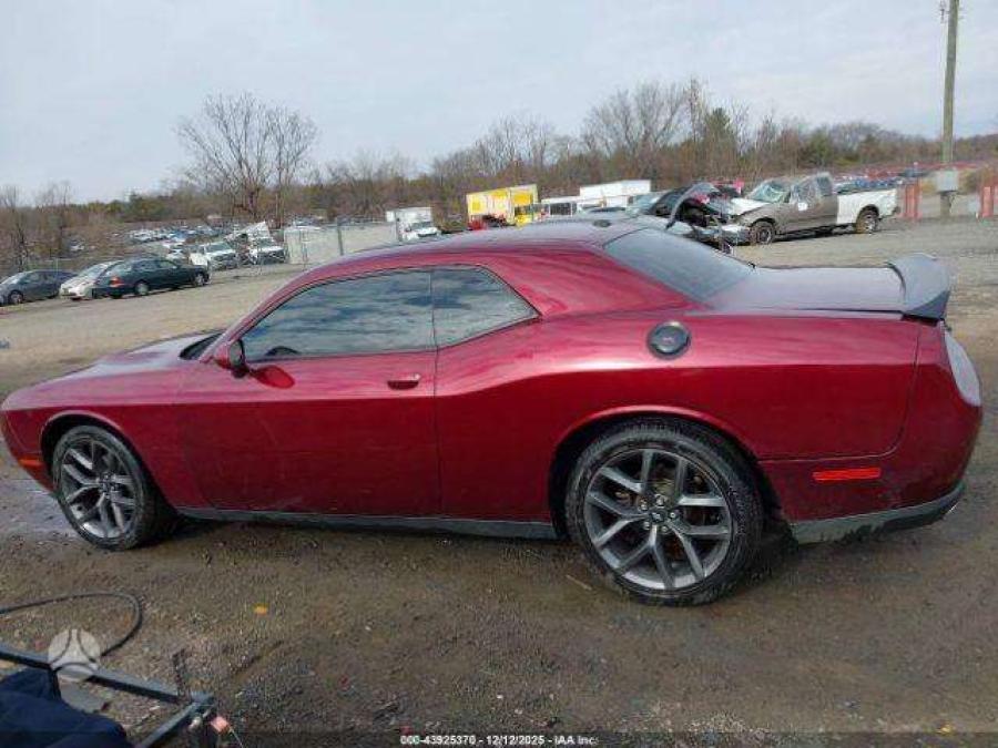 Red Dodge Challenger 2019 in Klaipeda, with an engine capacity of 3.60 L and mileage of 109 thousand km for 4000 €, photo 14 on AUTOMOTO.COM.LV