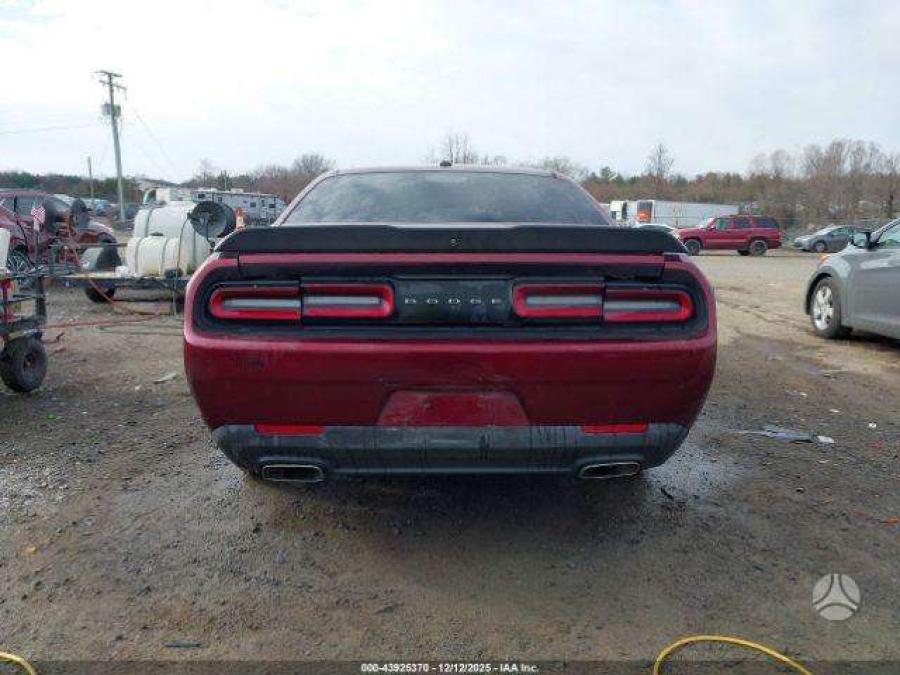 Red Dodge Challenger 2019 in Klaipeda, with an engine capacity of 3.60 L and mileage of 109 thousand km for 4000 €, photo 16 on AUTOMOTO.COM.LV