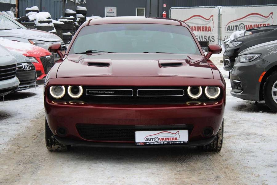 Red Dodge Challenger 2019 in Vilnius, with an engine capacity of 3.60 L and mileage of 240 thousand km for 14700 €, photo 1 on AUTOMOTO.COM.LV