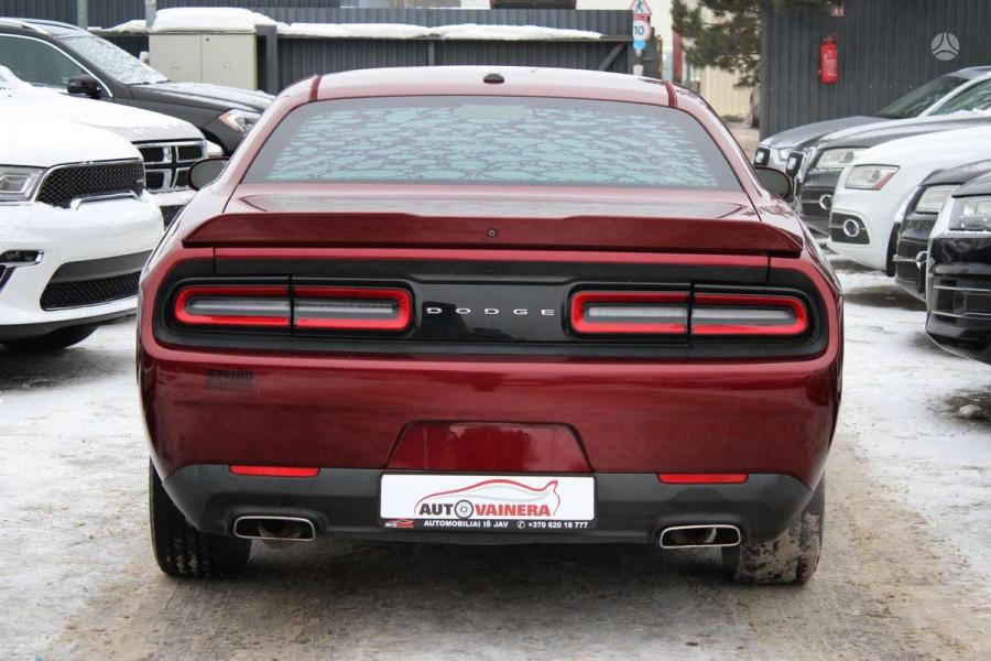 Red Dodge Challenger 2019 in Vilnius, with an engine capacity of 3.60 L and mileage of 240 thousand km for 14700 €, photo 4 on AUTOMOTO.COM.LV