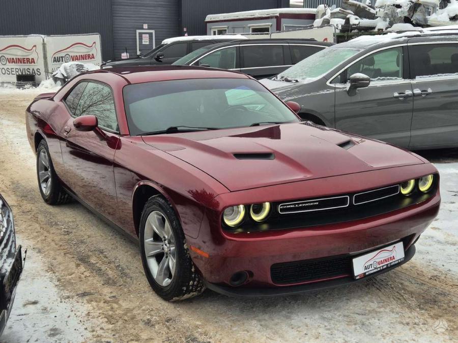 Red Dodge Challenger 2019 in Vilnius, with an engine capacity of 3.60 L and mileage of 240 thousand km for 14700 €, photo 6 on AUTOMOTO.COM.LV