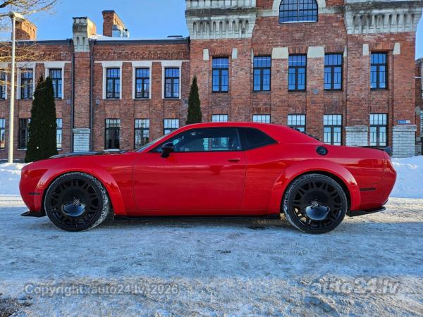 Red Dodge Challenger 2019 in Tallinn, with an engine capacity of 6.40 L and mileage of 56 thousand km for 31999 €, photo 5 on AUTOMOTO.COM.LV