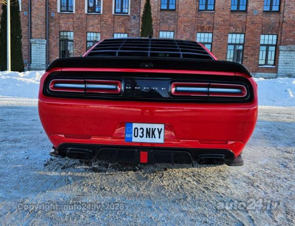 Red Dodge Challenger 2019 in Tallinn, with an engine capacity of 6.40 L and mileage of 56 thousand km for 31999 €, photo 9 on AUTOMOTO.COM.LV