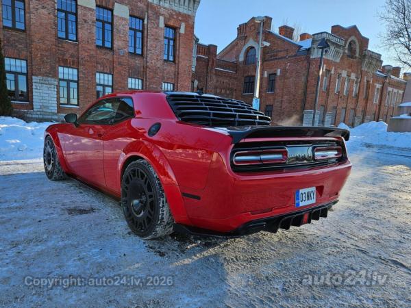 Red Dodge Challenger 2019 in Tallinn, with an engine capacity of 6.40 L and mileage of 56 thousand km for 31999 €, photo 10 on AUTOMOTO.COM.LV
