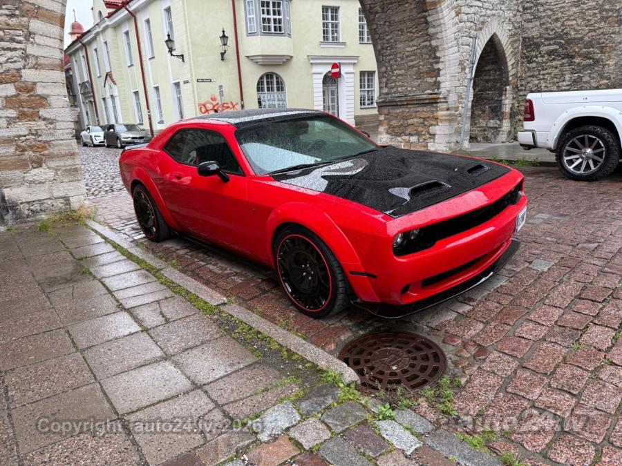 Red Dodge Challenger 2019 in Tallinn, with an engine capacity of 6.40 L and mileage of 60 thousand km for 29999 €, photo 1 on AUTOMOTO.COM.LV