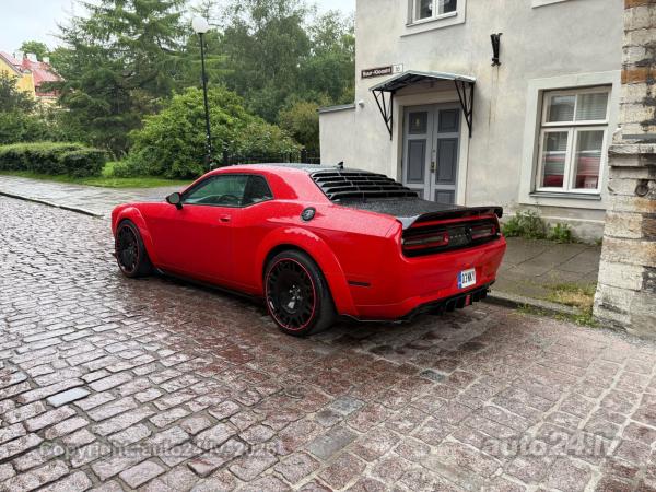 Red Dodge Challenger 2019 in Tallinn, with an engine capacity of 6.40 L and mileage of 60 thousand km for 29999 €, photo 2 on AUTOMOTO.COM.LV
