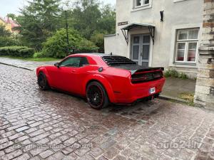 Red Dodge Challenger 2019 in Tallinn, with an engine capacity of 6.40 L and mileage of 60 thousand km for 29999 €, photo 3 on AUTOMOTO.COM.LV
