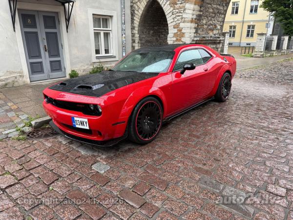 Red Dodge Challenger 2019 in Tallinn, with an engine capacity of 6.40 L and mileage of 60 thousand km for 29999 €, photo 3 on AUTOMOTO.COM.LV