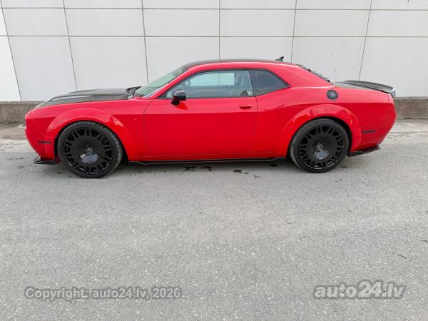 Red Dodge Challenger 2019 in Tallinn, with an engine capacity of 6.40 L and mileage of 60 thousand km for 29999 €, photo 4 on AUTOMOTO.COM.LV