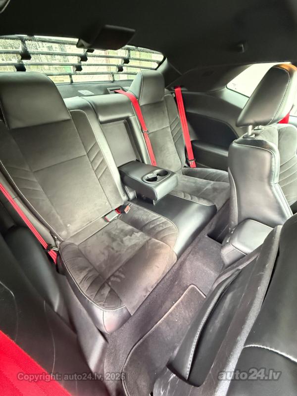 Red Dodge Challenger 2019 in Tallinn, with an engine capacity of 6.40 L and mileage of 60 thousand km for 29999 €, photo 8 on AUTOMOTO.COM.LV