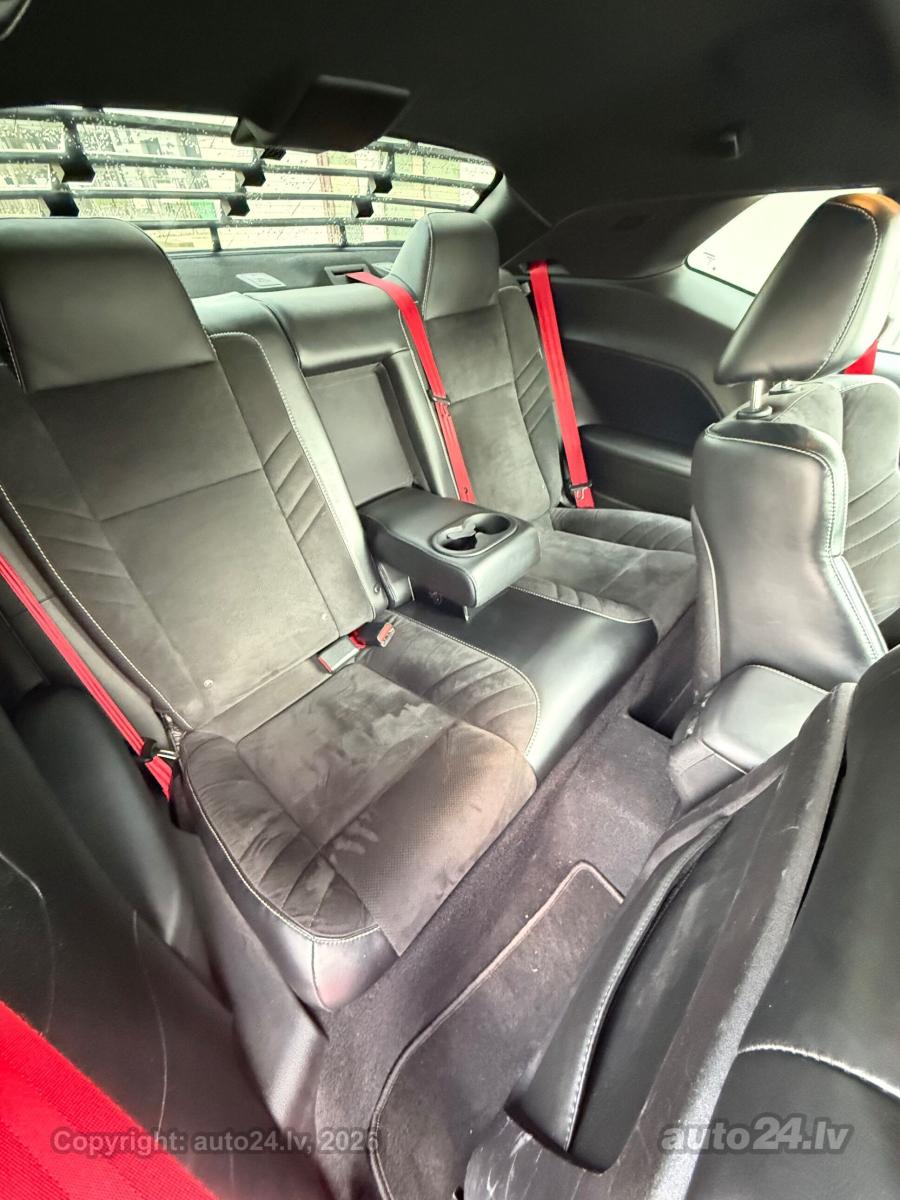 Red Dodge Challenger 2019 in Tallinn, with an engine capacity of 6.40 L and mileage of 60 thousand km for 29999 €, photo 9 on AUTOMOTO.COM.LV