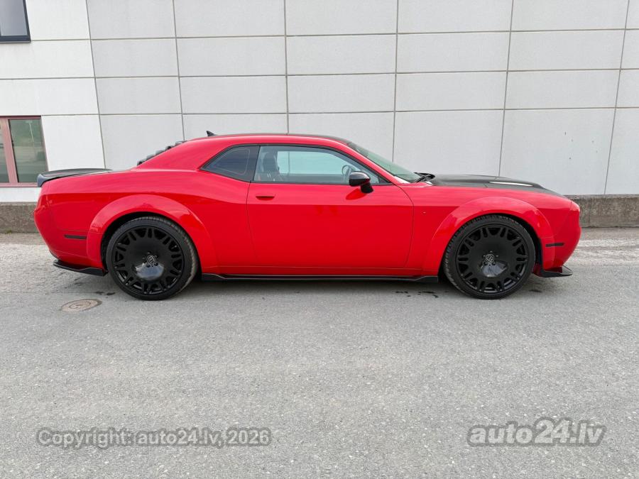 Red Dodge Challenger 2019 in Tallinn, with an engine capacity of 6.40 L and mileage of 60 thousand km for 29999 €, photo 11 on AUTOMOTO.COM.LV