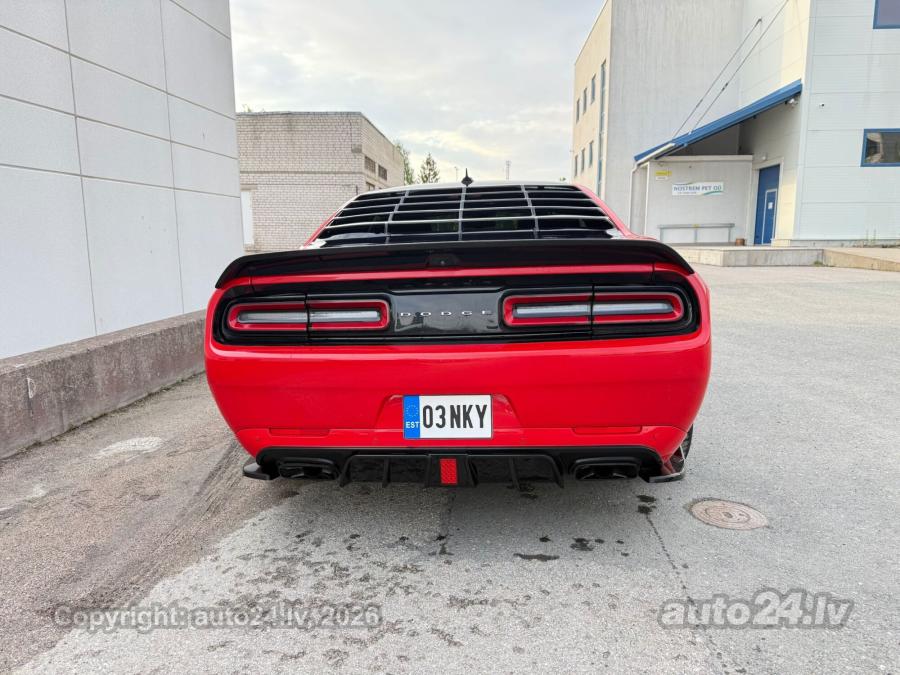 Red Dodge Challenger 2019 in Tallinn, with an engine capacity of 6.40 L and mileage of 60 thousand km for 29999 €, photo 13 on AUTOMOTO.COM.LV