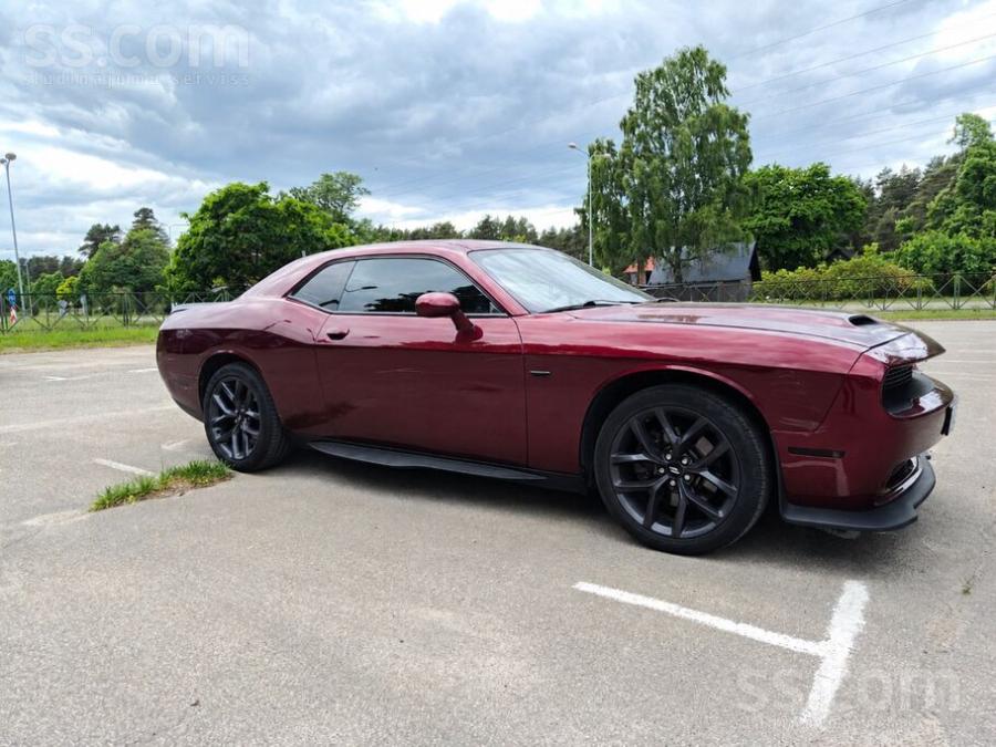 Red Dodge Challenger 2019 in Riga, with an engine capacity of 3.60 L and mileage of 110 thousand km for 25000 €, photo 1 on AUTOMOTO.COM.LV