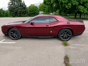 Red Dodge Challenger 2019 in Riga, with an engine capacity of 3.60 L and mileage of 110 thousand km for 25000 €, photo 5 on AUTOMOTO.COM.LV