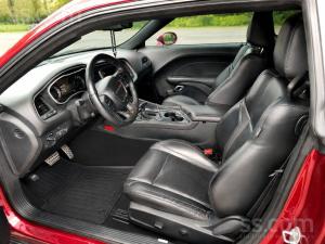 Red Dodge Challenger 2019 in Riga, with an engine capacity of 3.60 L and mileage of 110 thousand km for 25000 €, photo 8 on AUTOMOTO.COM.LV