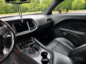 Red Dodge Challenger 2019 in Riga, with an engine capacity of 3.60 L and mileage of 110 thousand km for 25000 €, photo 9 on AUTOMOTO.COM.LV