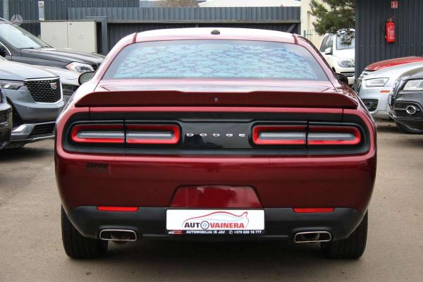 Sarkans Dodge Challenger 2019 Viļņa, ar dzinēja tilpumu 3.60 L un nobraukumu 240 tūkst. km par 13999 €, foto 4 vietnē AUTOMOTO.COM.LV