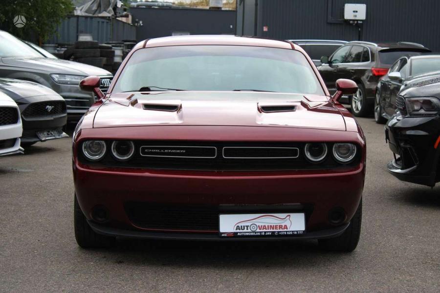 Red Dodge Challenger 2019 in Vilnius, with an engine capacity of 3.60 L and mileage of 240 thousand km for 12900 €, photo 7 on AUTOMOTO.COM.LV