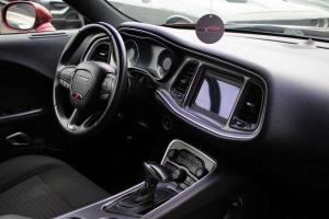 Red Dodge Challenger 2019 in Vilnius, with an engine capacity of 3.60 L and mileage of 240 thousand km for 12900 €, photo 14 on AUTOMOTO.COM.LV