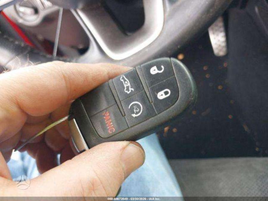Sarkans Dodge Challenger 2020 Klaipėda, ar dzinēja tilpumu 5.70 L un nobraukumu 188 tūkst. km par 7600 €, foto 12 vietnē AUTOMOTO.COM.LV
