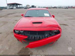 Sarkans Dodge Challenger 2020 Klaipėda, ar dzinēja tilpumu 5.70 L un nobraukumu 188 tūkst. km par 7600 €, foto 13 vietnē AUTOMOTO.COM.LV