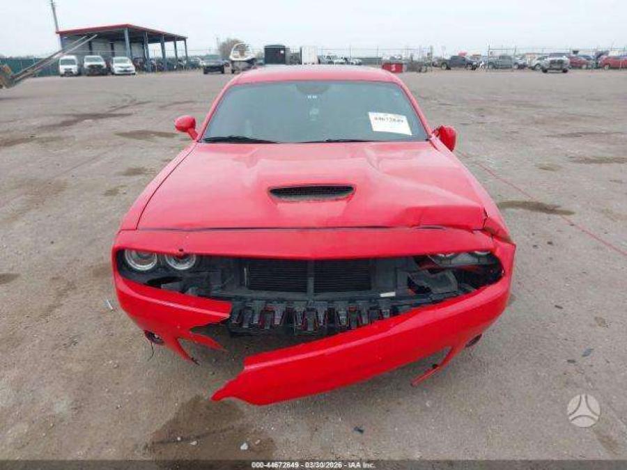 Sarkans Dodge Challenger 2020 Klaipėda, ar dzinēja tilpumu 5.70 L un nobraukumu 188 tūkst. km par 7600 €, foto 13 vietnē AUTOMOTO.COM.LV