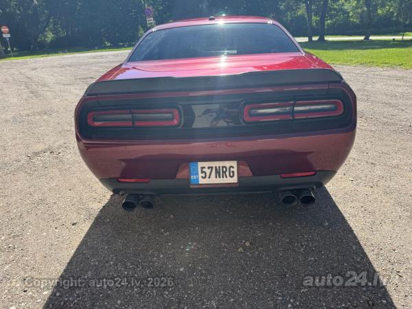 Sarkans Dodge Challenger 2021 Tallina, ar dzinēja tilpumu 5.70 L un nobraukumu 38 tūkst. km par 30900 €, foto 7 vietnē AUTOMOTO.COM.LV