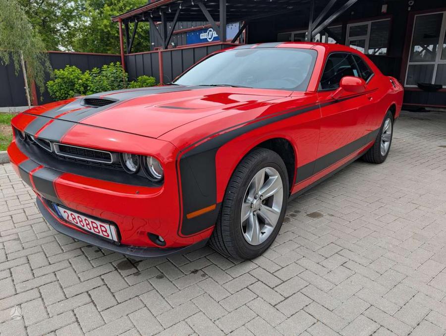 Red Dodge Challenger 2021 in Jurbarkas, with an engine capacity of 3.60 L and mileage of 64 thousand km for 18500 €, photo 1 on AUTOMOTO.COM.LV