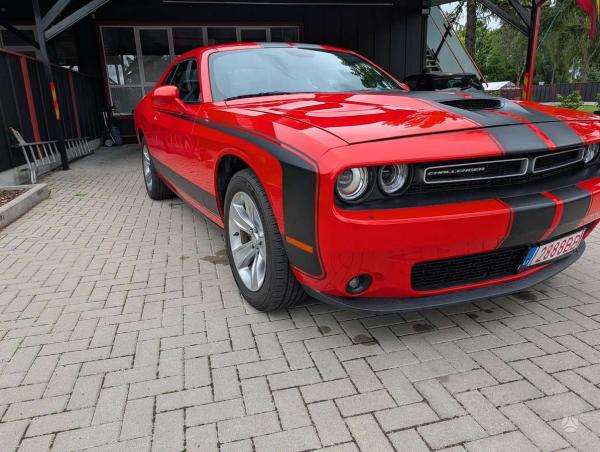 Red Dodge Challenger 2021 in Jurbarkas, with an engine capacity of 3.60 L and mileage of 64 thousand km for 18500 €, photo 2 on AUTOMOTO.COM.LV