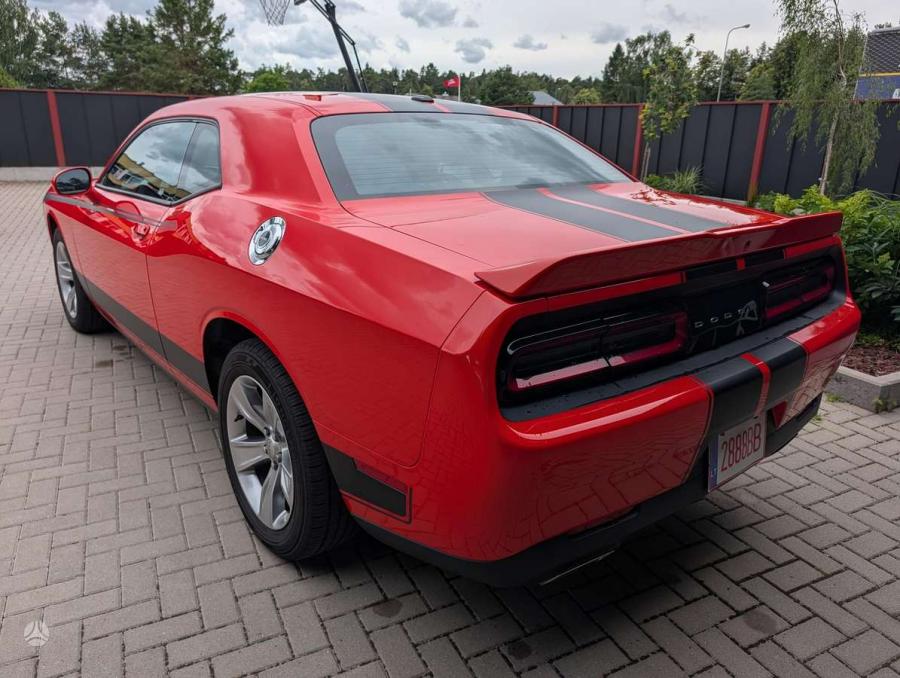 Red Dodge Challenger 2021 in Jurbarkas, with an engine capacity of 3.60 L and mileage of 64 thousand km for 18500 €, photo 5 on AUTOMOTO.COM.LV