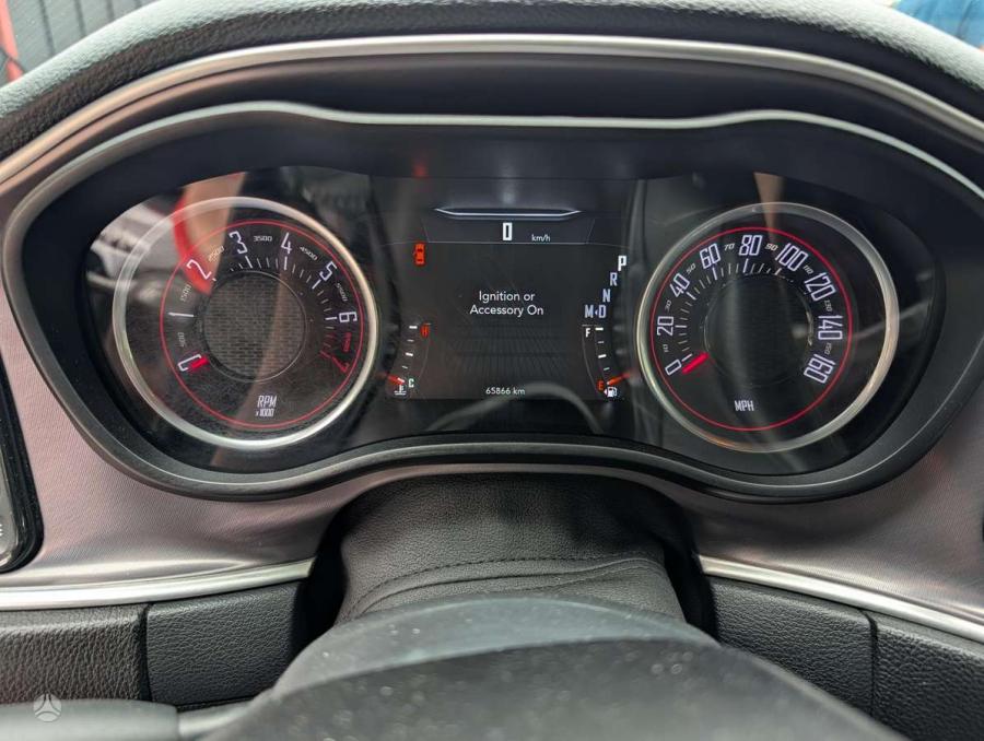 Red Dodge Challenger 2021 in Jurbarkas, with an engine capacity of 3.60 L and mileage of 64 thousand km for 18500 €, photo 8 on AUTOMOTO.COM.LV