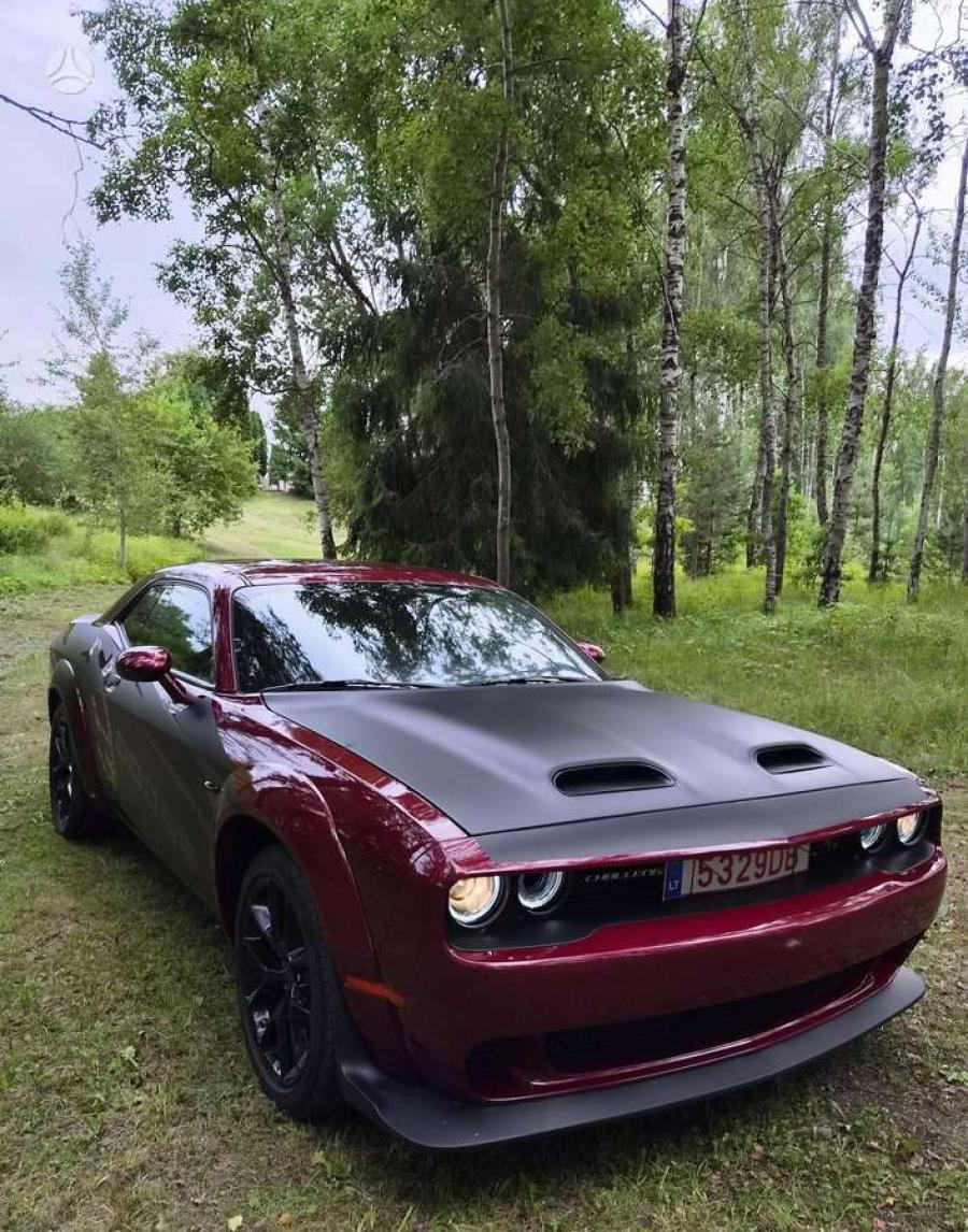Red Dodge Challenger 2021 in Siauliai, with an engine capacity of 3.60 L and mileage of 148 thousand km for 18500 €, photo 1 on AUTOMOTO.COM.LV