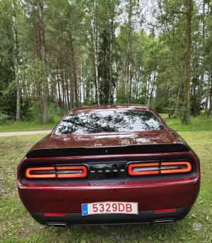 Red Dodge Challenger 2021 in Siauliai, with an engine capacity of 3.60 L and mileage of 148 thousand km for 18500 €, photo 3 on AUTOMOTO.COM.LV