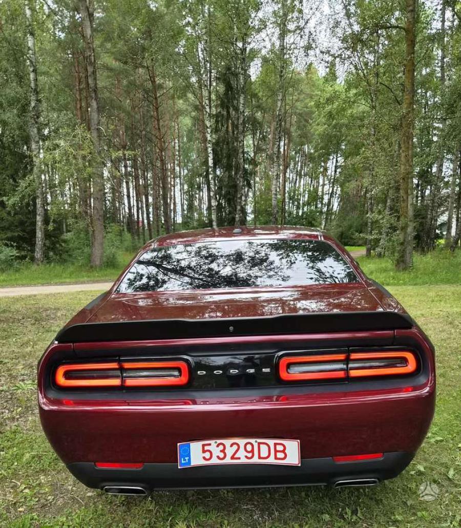 Red Dodge Challenger 2021 in Siauliai, with an engine capacity of 3.60 L and mileage of 148 thousand km for 18500 €, photo 3 on AUTOMOTO.COM.LV