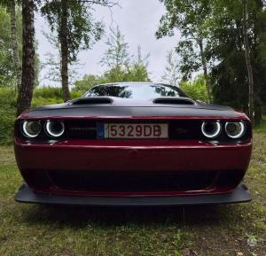Red Dodge Challenger 2021 in Siauliai, with an engine capacity of 3.60 L and mileage of 148 thousand km for 18500 €, photo 4 on AUTOMOTO.COM.LV