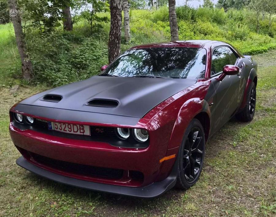 Red Dodge Challenger 2021 in Siauliai, with an engine capacity of 3.60 L and mileage of 148 thousand km for 18500 €, photo 6 on AUTOMOTO.COM.LV