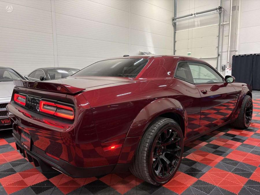 Sarkans Dodge Challenger 2021 Viļņa, ar dzinēja tilpumu 3.60 L un nobraukumu 98 tūkst. km par 21990 €, foto 5 vietnē AUTOMOTO.COM.LV