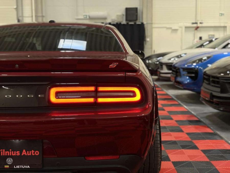 Sarkans Dodge Challenger 2021 Viļņa, ar dzinēja tilpumu 3.60 L un nobraukumu 98 tūkst. km par 21990 €, foto 9 vietnē AUTOMOTO.COM.LV