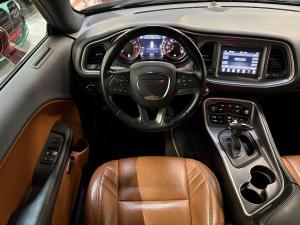 Sarkans Dodge Challenger 2021 Viļņa, ar dzinēja tilpumu 3.60 L un nobraukumu 98 tūkst. km par 21990 €, foto 20 vietnē AUTOMOTO.COM.LV