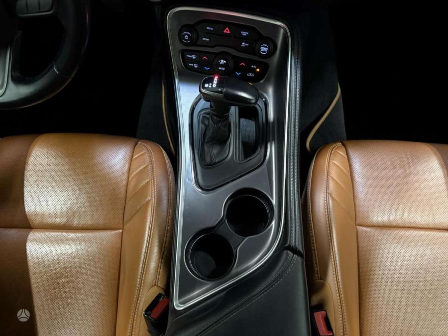 Sarkans Dodge Challenger 2021 Viļņa, ar dzinēja tilpumu 3.60 L un nobraukumu 98 tūkst. km par 21990 €, foto 23 vietnē AUTOMOTO.COM.LV