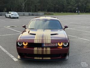 Red Dodge Challenger 2023 in Klaipeda, with an engine capacity of 5.70 L and mileage of 27 thousand km for 28500 €, photo 4 on AUTOMOTO.COM.LV
