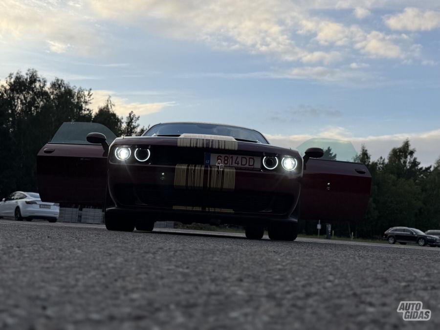 Red Dodge Challenger 2023 in Klaipeda, with an engine capacity of 5.70 L and mileage of 27 thousand km for 28500 €, photo 7 on AUTOMOTO.COM.LV