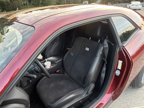 Red Dodge Challenger 2023 in Klaipeda, with an engine capacity of 5.70 L and mileage of 27 thousand km for 28500 €, photo 11 on AUTOMOTO.COM.LV