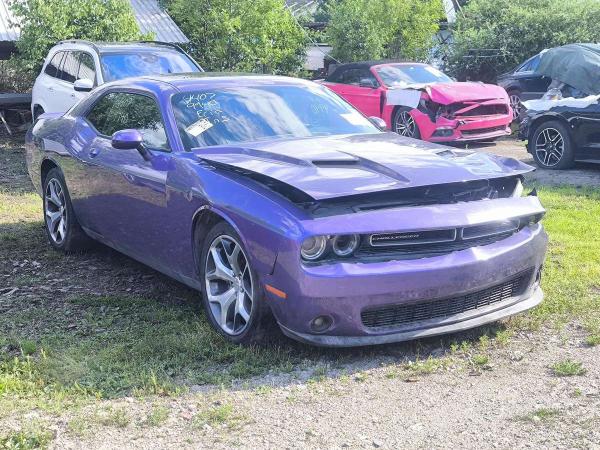 Violet Dodge Challenger 2016 in Ukmerge, with an engine capacity of 3.60 L and mileage of 100 thousand km for 9200 €, photo 1 on AUTOMOTO.COM.LV