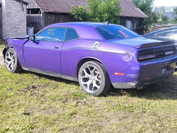 Violet Dodge Challenger 2016 in Ukmerge, with an engine capacity of 3.60 L and mileage of 100 thousand km for 9200 €, photo 3 on AUTOMOTO.COM.LV
