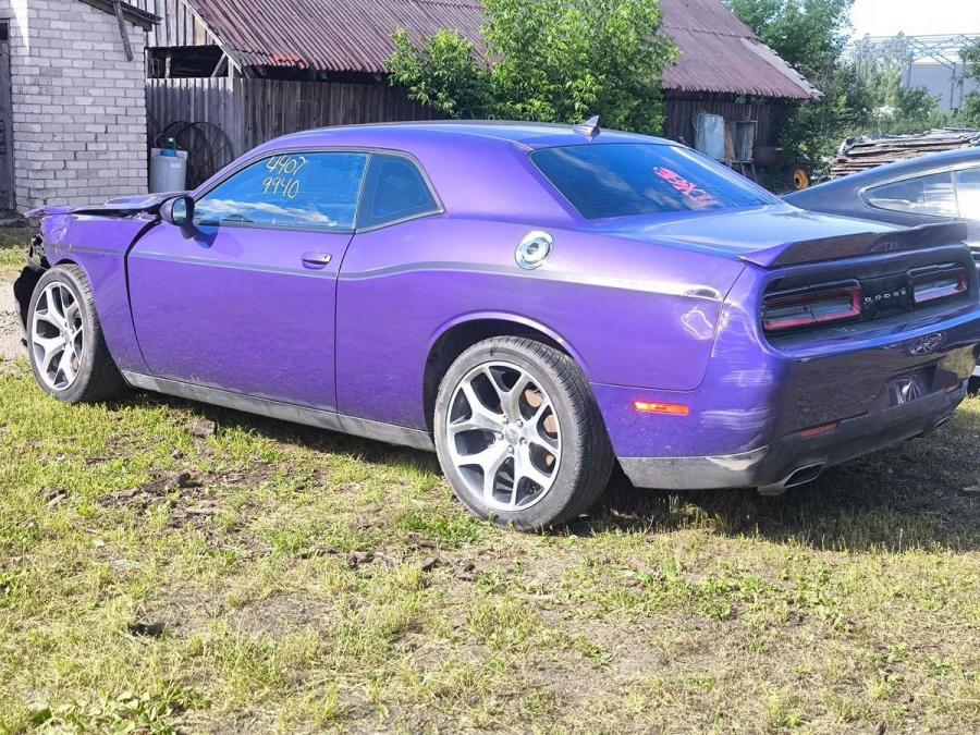 Violet Dodge Challenger 2016 in Ukmerge, with an engine capacity of 3.60 L and mileage of 100 thousand km for 9200 €, photo 4 on AUTOMOTO.COM.LV