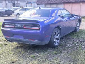 Violet Dodge Challenger 2016 in Ukmerge, with an engine capacity of 3.60 L and mileage of 100 thousand km for 9200 €, photo 5 on AUTOMOTO.COM.LV