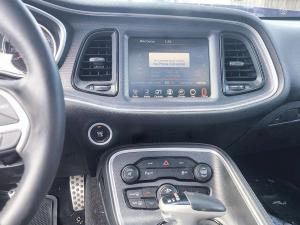 Violet Dodge Challenger 2016 in Ukmerge, with an engine capacity of 3.60 L and mileage of 100 thousand km for 9200 €, photo 12 on AUTOMOTO.COM.LV