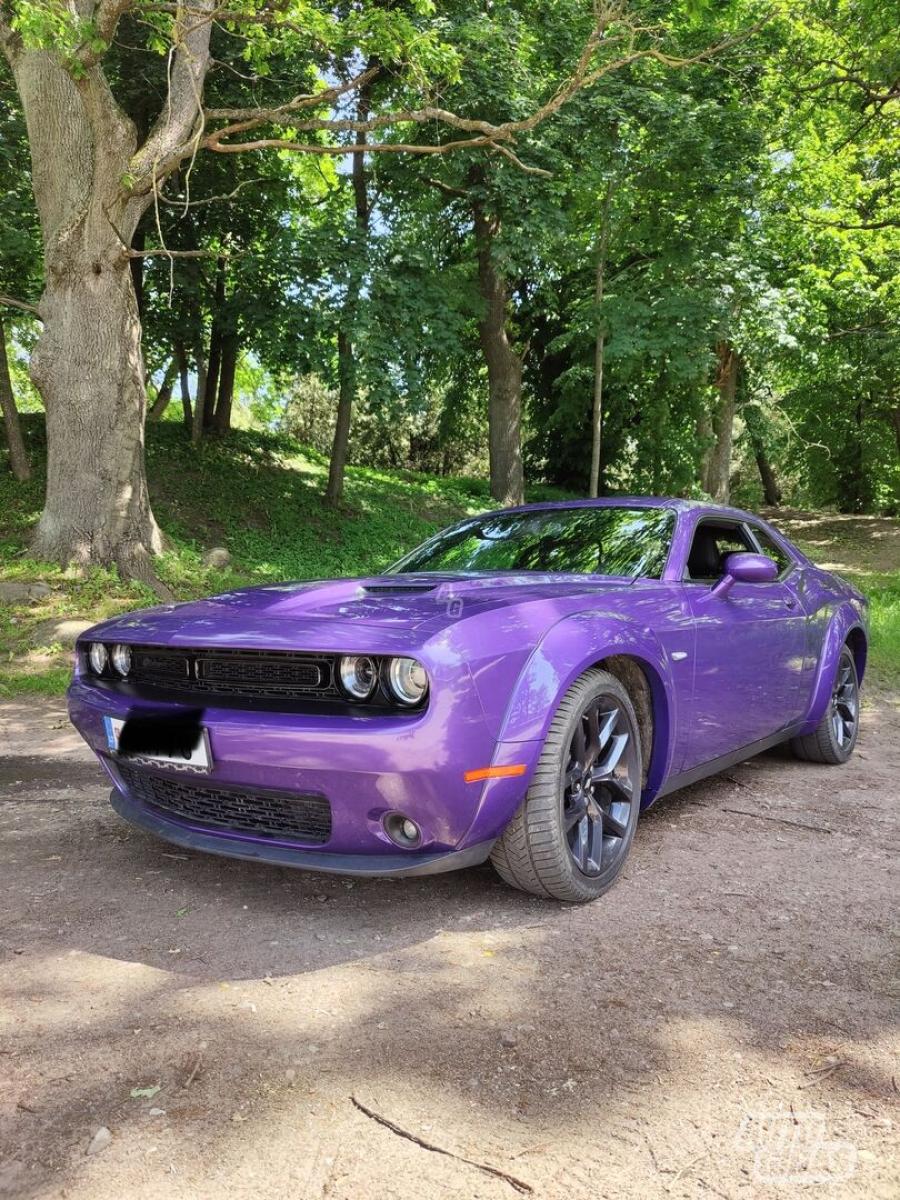 Violet Dodge Challenger 2019 in Vilnius, with an engine capacity of 3.60 L and mileage of 144 thousand km for 17000 €, photo 1 on AUTOMOTO.COM.LV